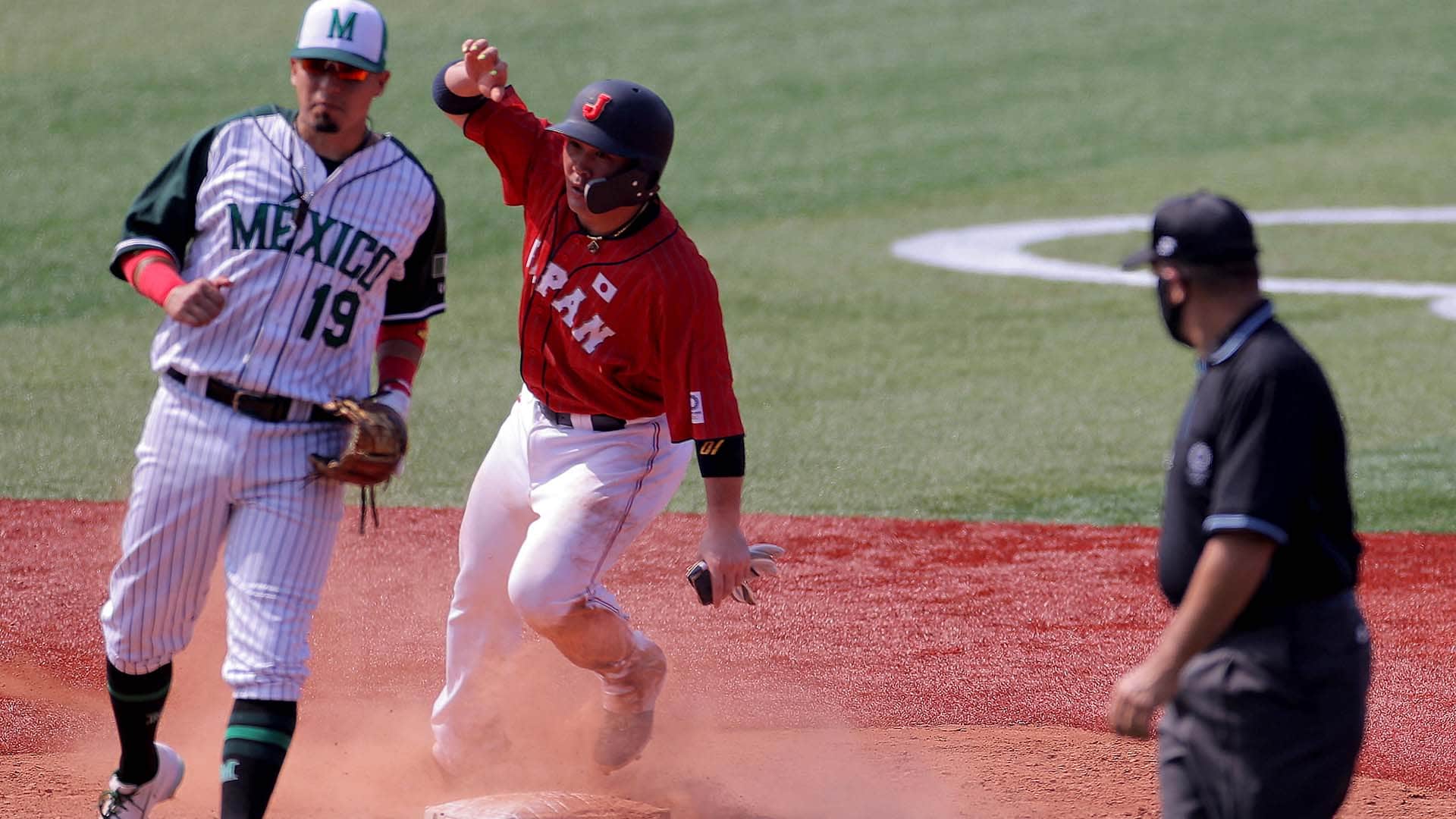 Japan downs Mexico for perfect baseball start | NBC Olympics