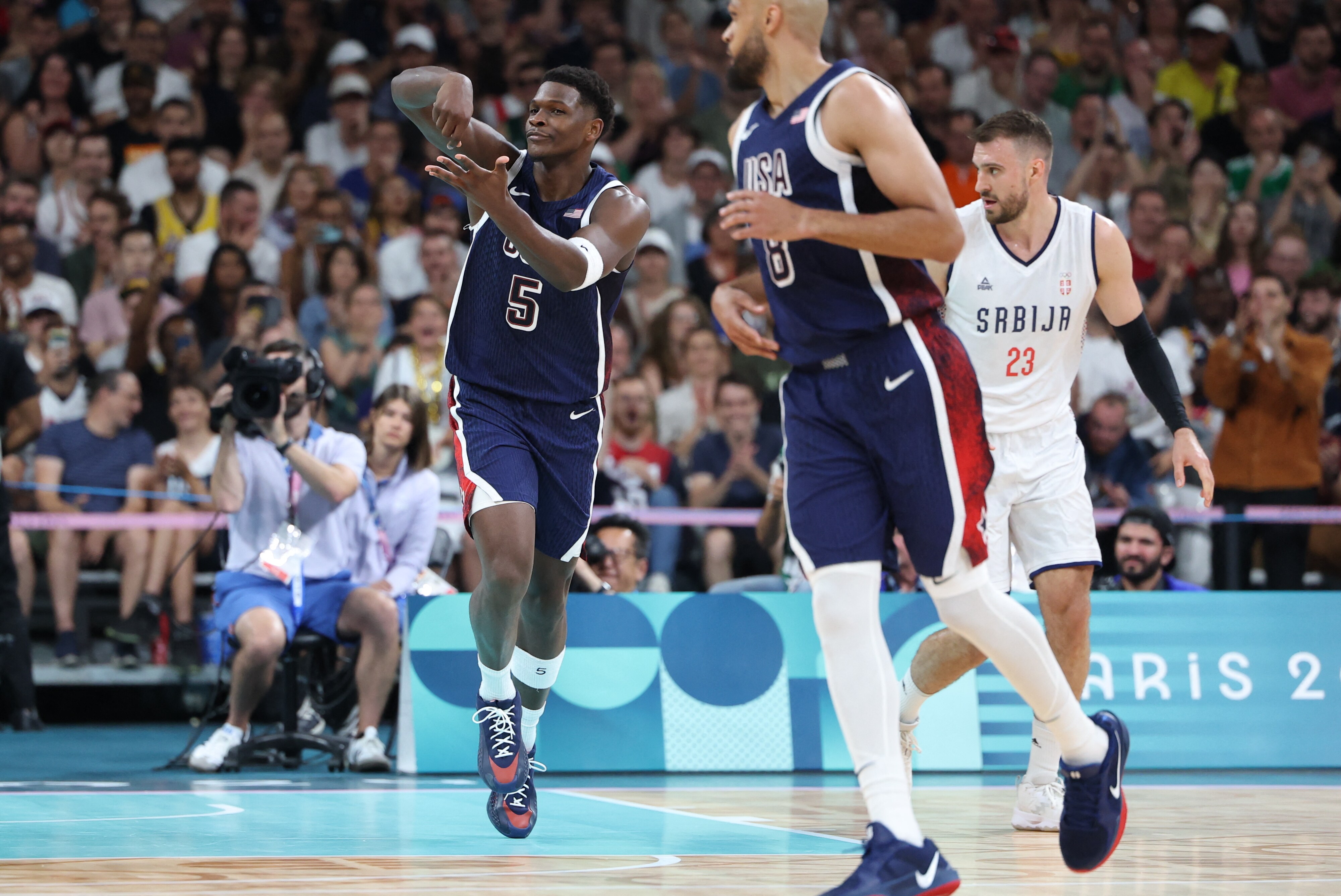 Ridiculous Edwards floater has Steph dancing on the sideline | NBC Olympics