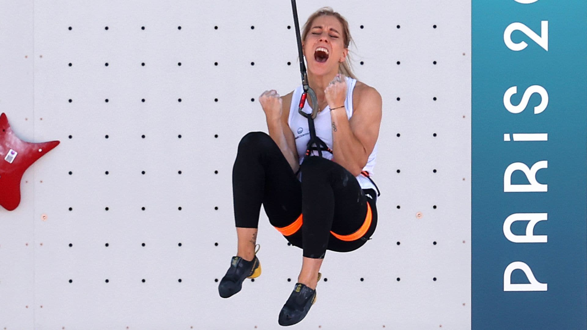 Poland's Miroslaw breaks women's speed climbing world record | NBC Olympics