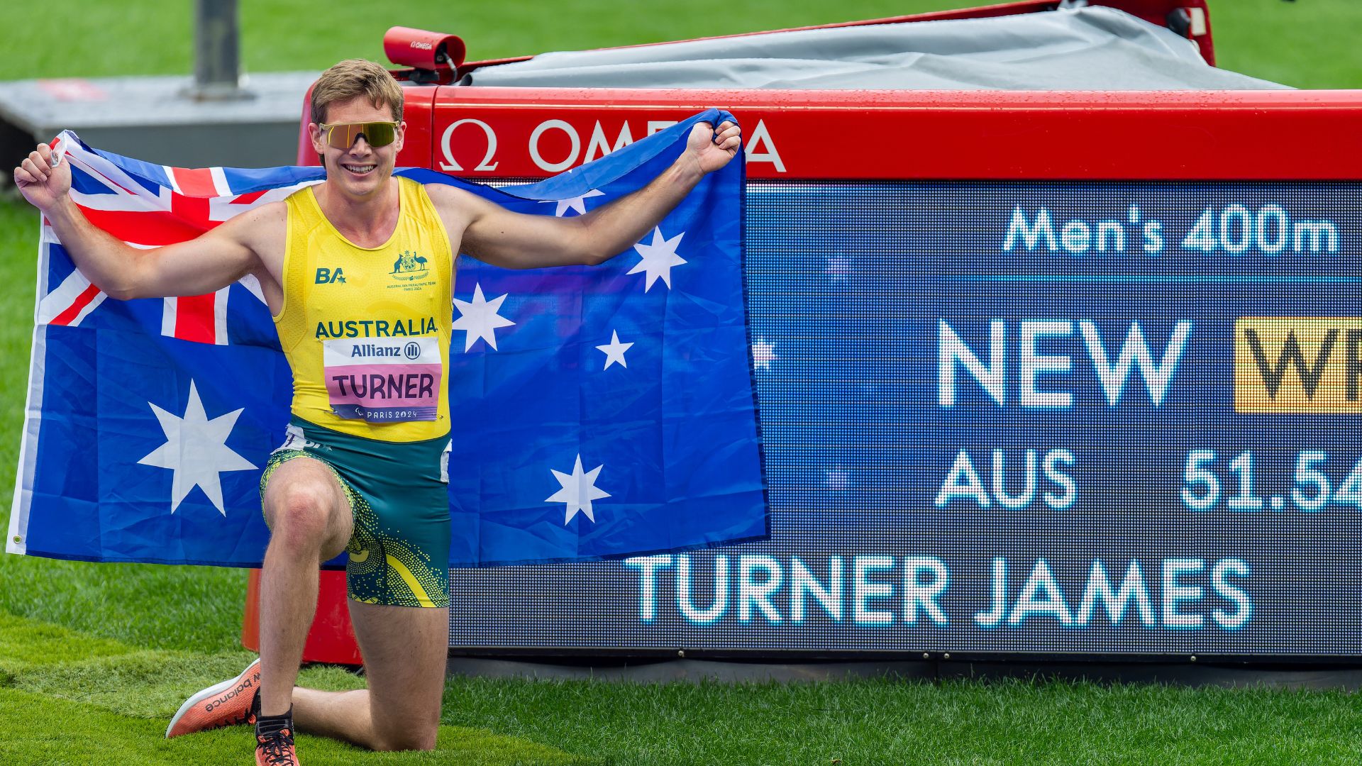 James Turner bolts past 400m record | NBC Olympics