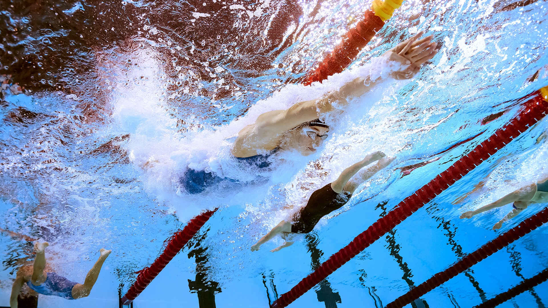 Underwater cam: Team USA wins gold in women's 4x100m medley | NBC Olympics