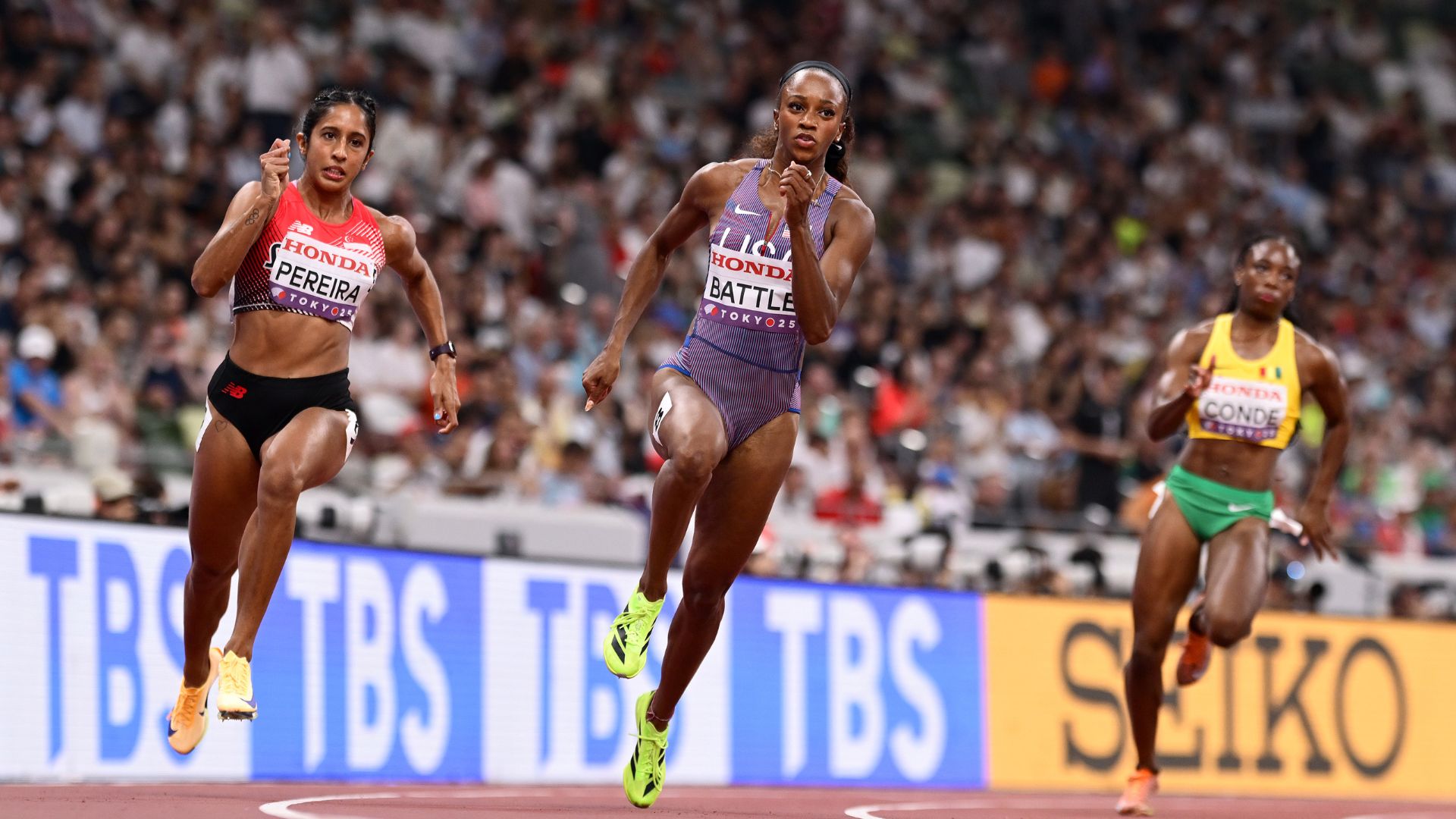 Battle cruises through women's 200m heat | NBC Olympics