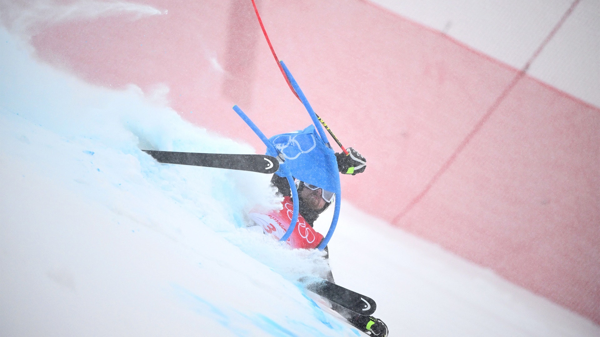 Blizzard conditions lead to 33 crashes in men's giant slalom | NBC Olympics