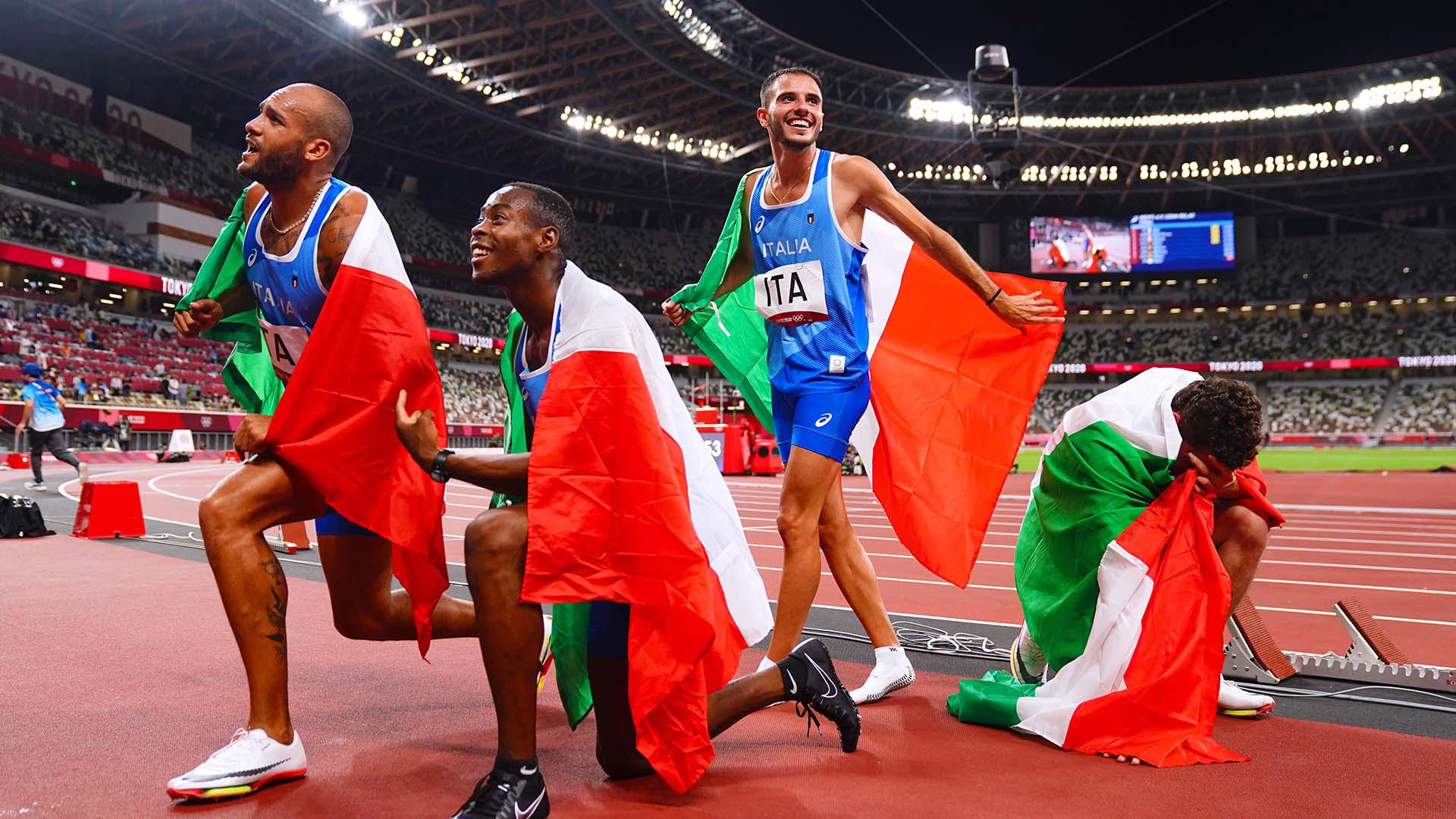 Italy shocks in photo finish in men's 4x100m relay | NBC Olympics